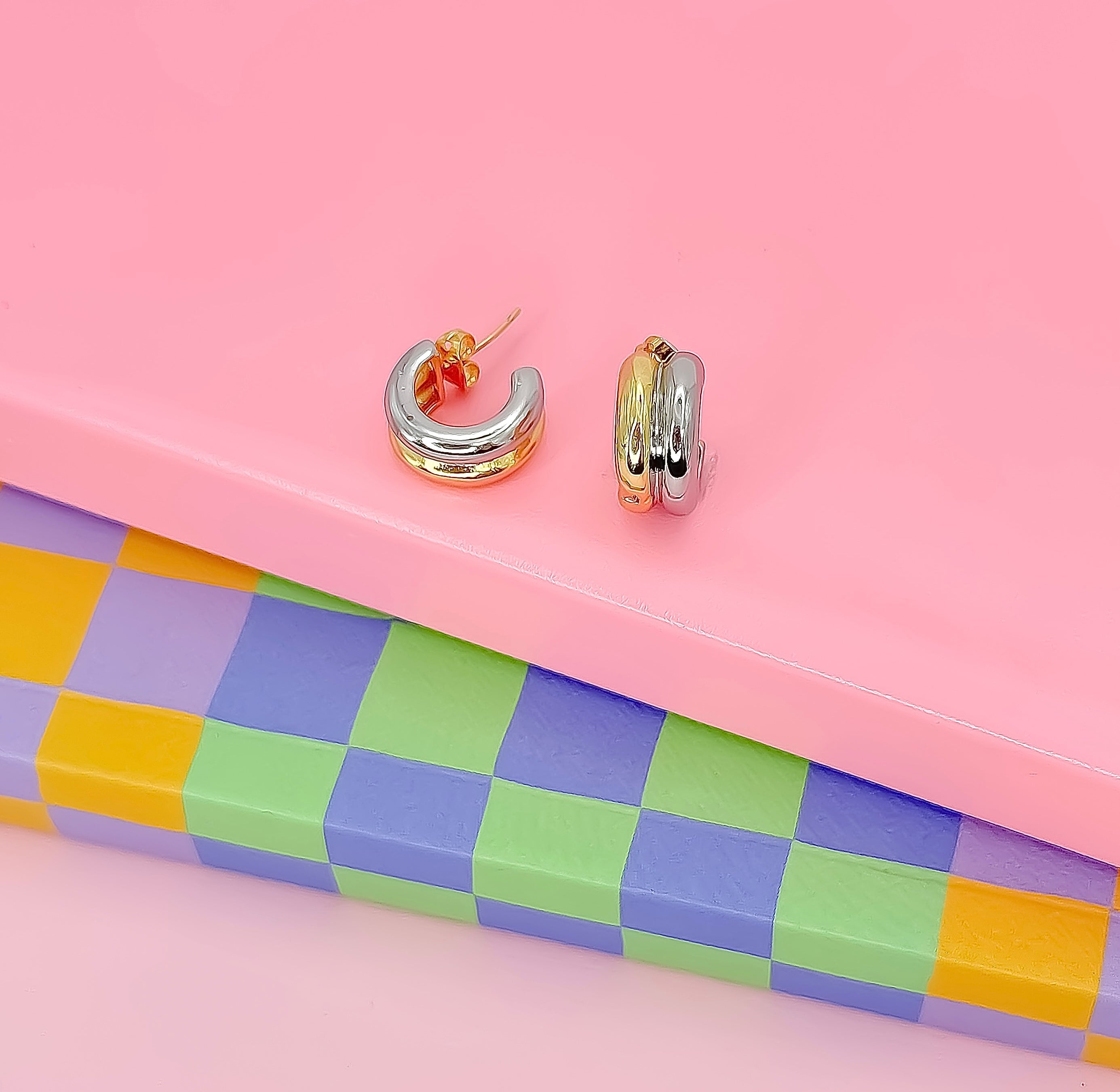 ARRAY 30A | LIVE BOX Double Color Chunky Huggie – Preppy Pineapple Boutique