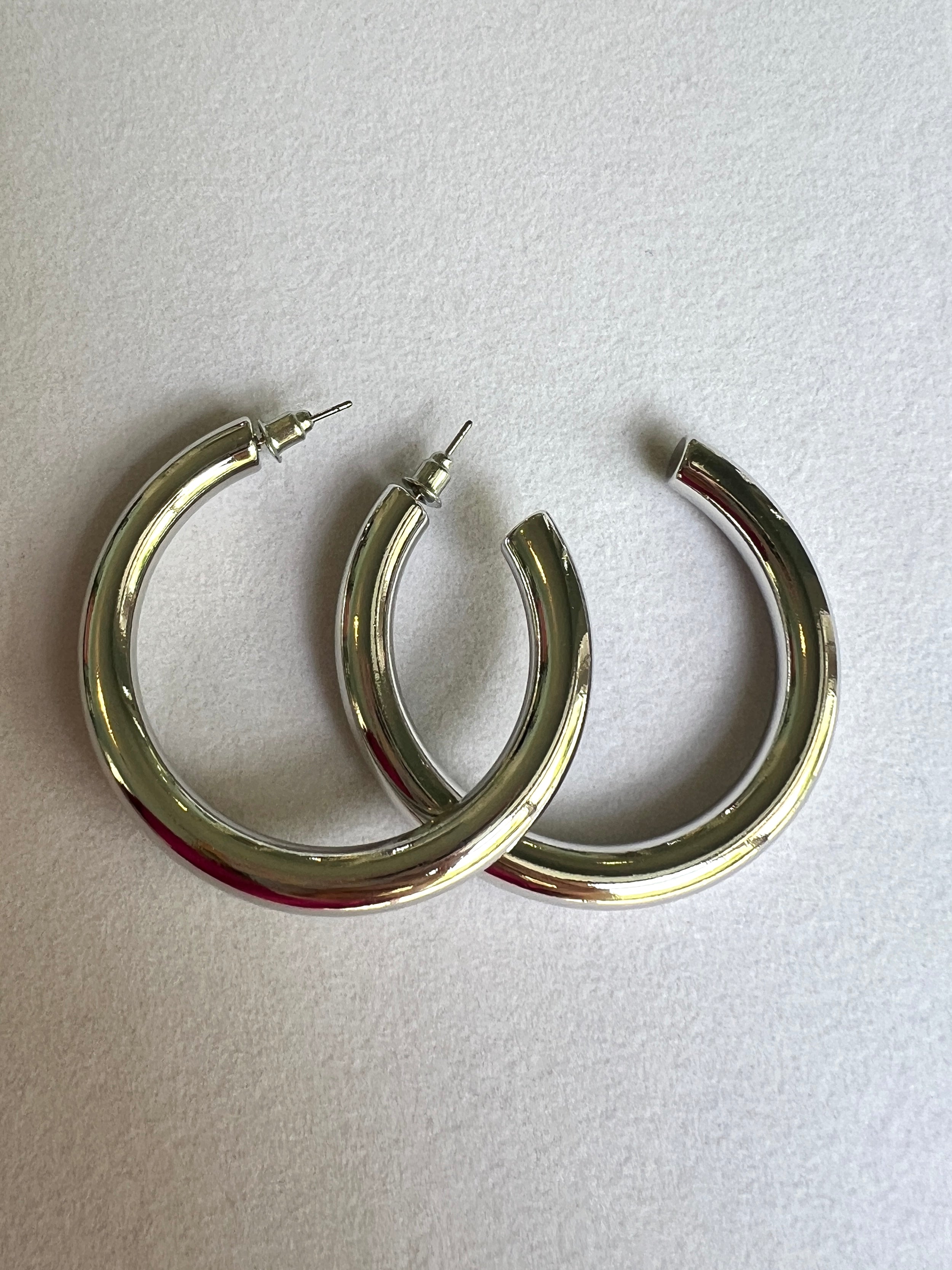 Hollow Hoops - Rhodium – Preppy Pineapple Boutique